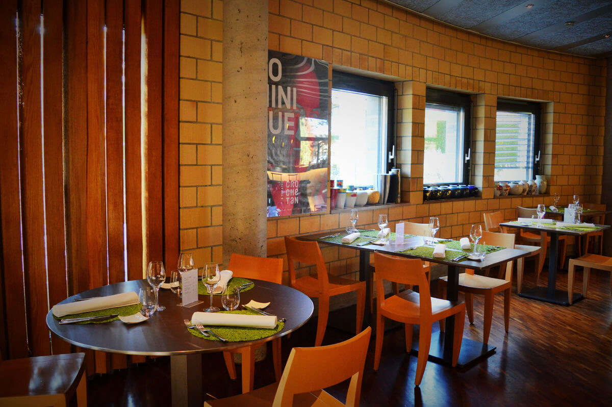 restaurant ambiance sympa proche martigny - Restaurant du Théâtre ...